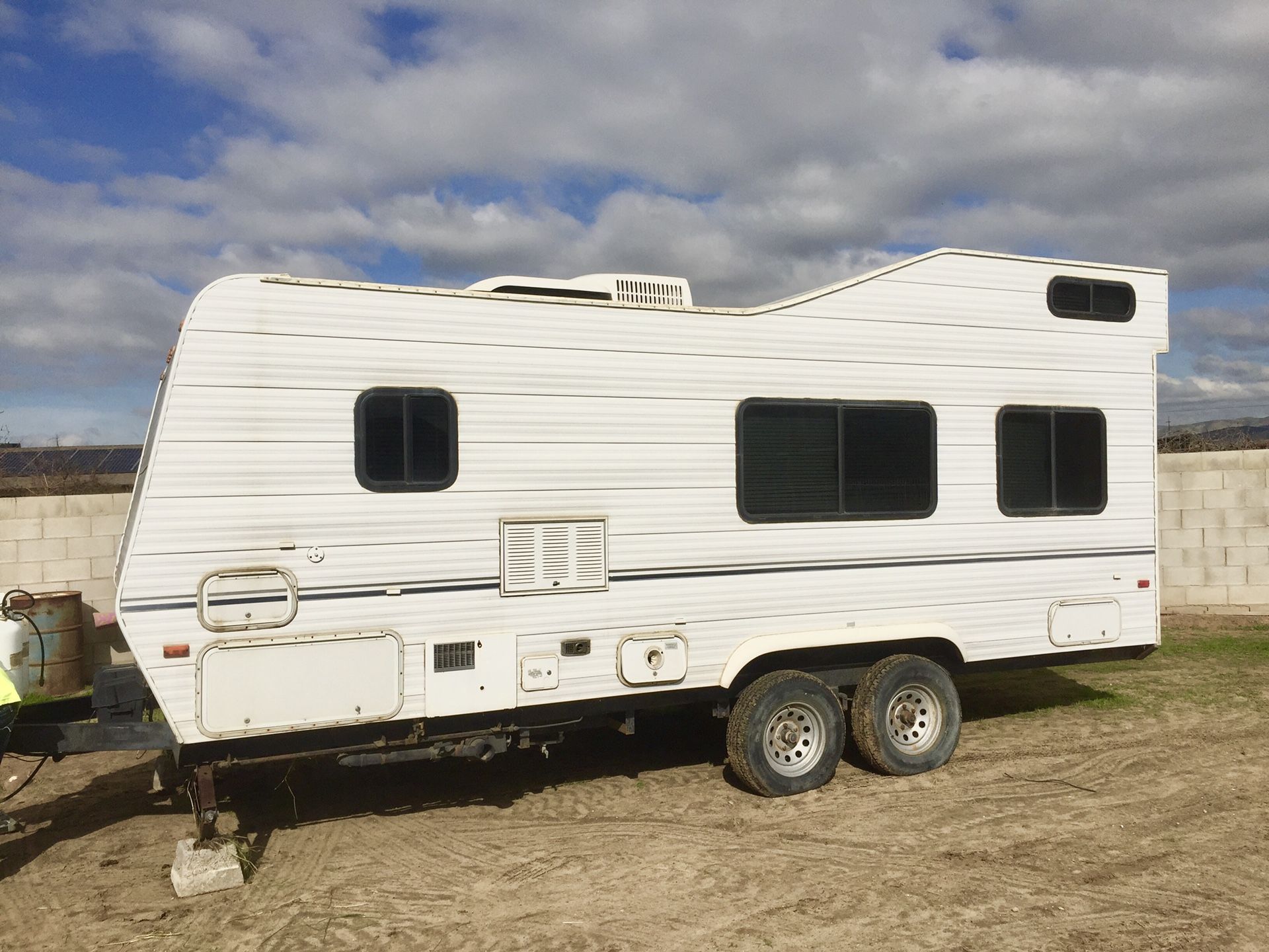 Travel trailer for Sale in Bakersfield, CA - OfferUp