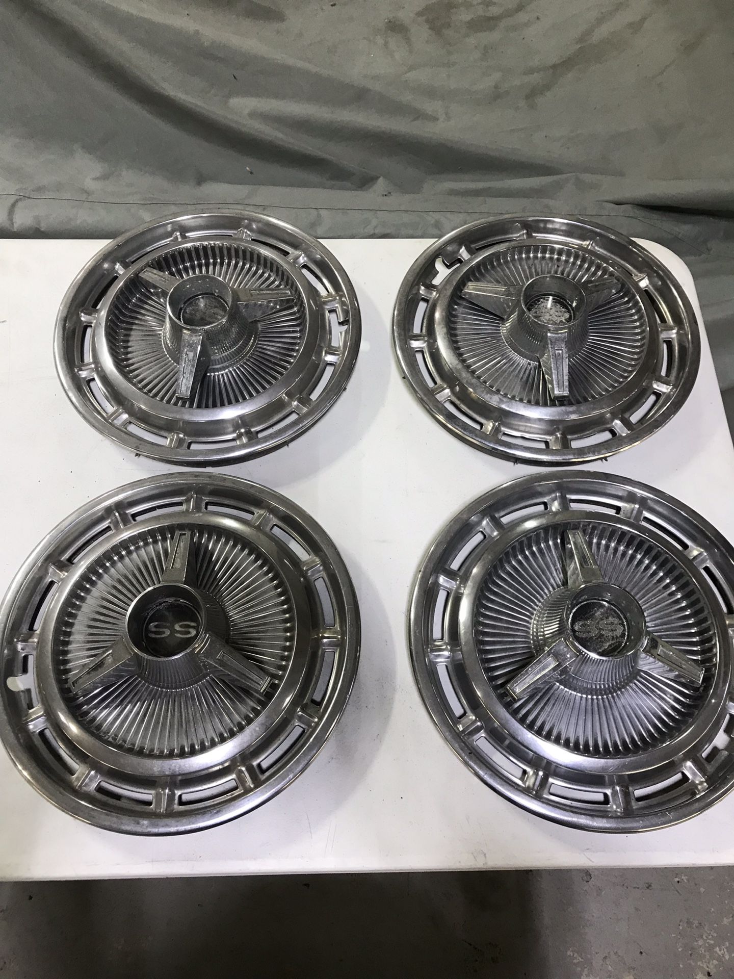 1965 CHEVROLET IMPALA SS HUBCAPS 65 for Sale in Hialeah, FL - OfferUp