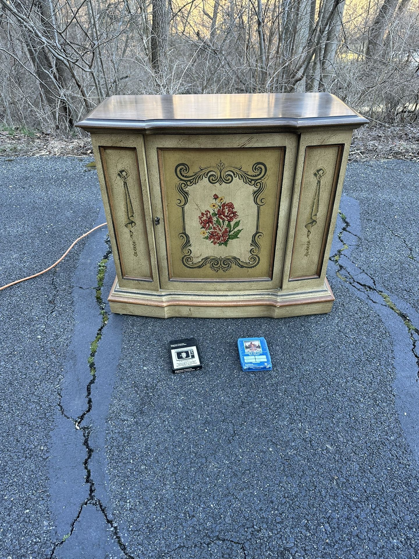Gorgeous 1975 Venetian Stereo Console - Magnavox - Console Table ...