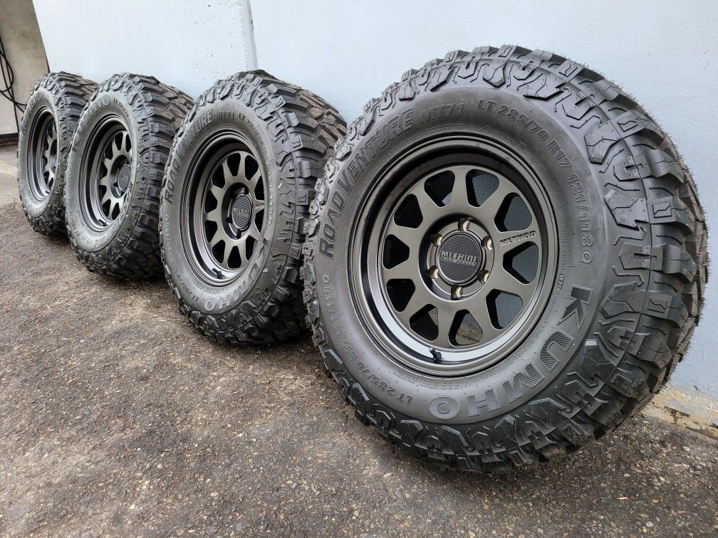 17" Method MR316 matte black w/ 33" Kumho Tires for Sale in Orange, CA ...