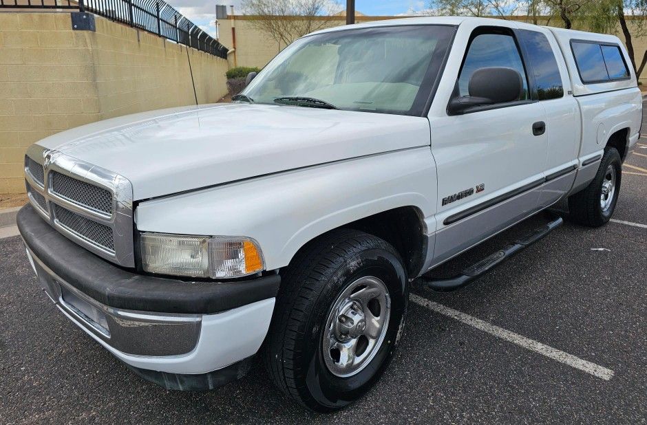 1998 DODGE RAM EXTENDED CAB, 5.2L V8, RWD, CLEAN AUTO-CHECK for Sale in ...