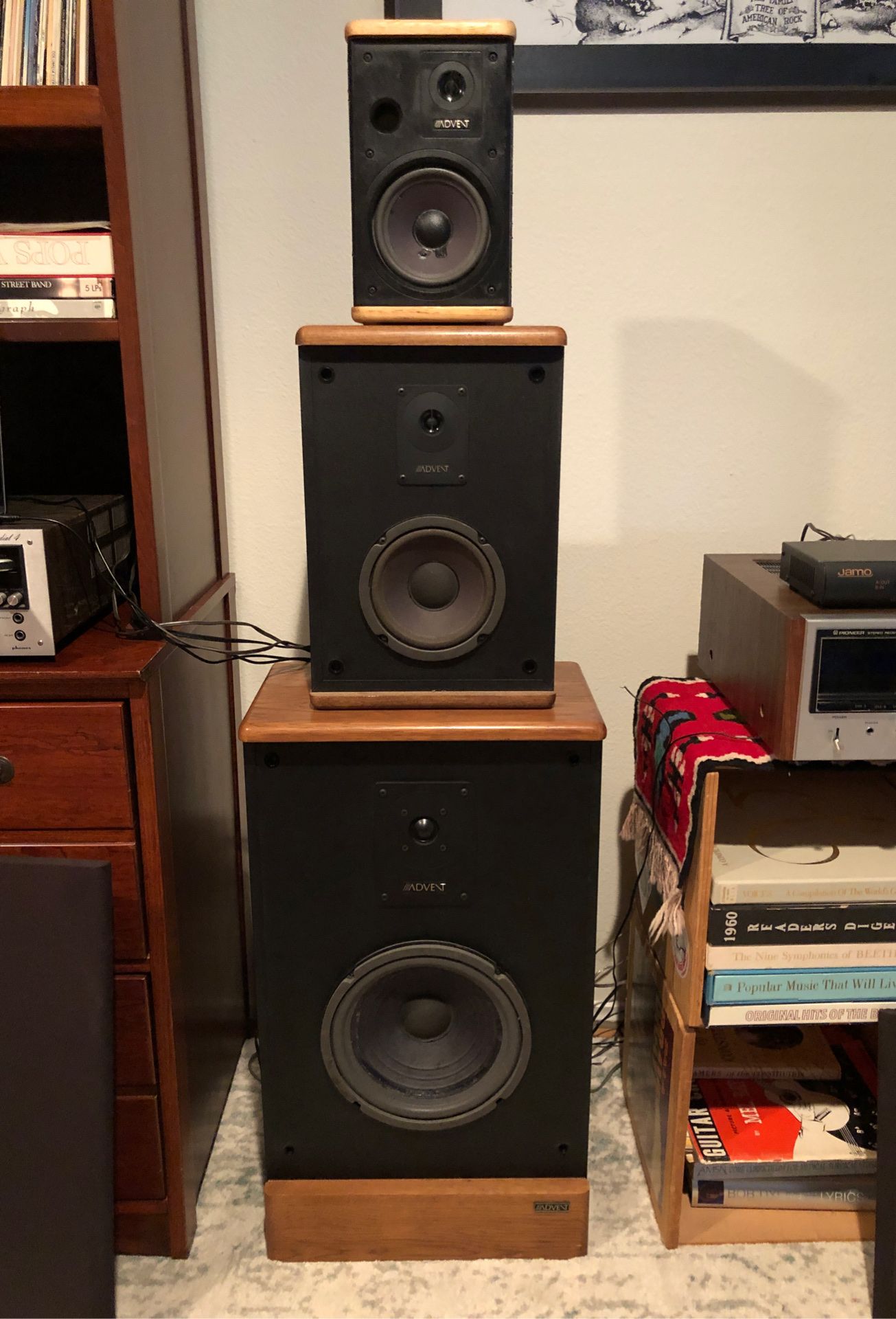 Vintage Advent stereo speaker stack for Sale in Scottsdale, AZ - OfferUp
