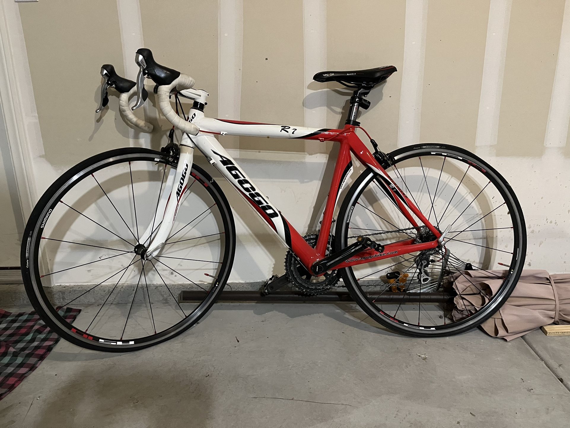 Agogo R7 Road Bike for Sale in Las Vegas, NV - OfferUp