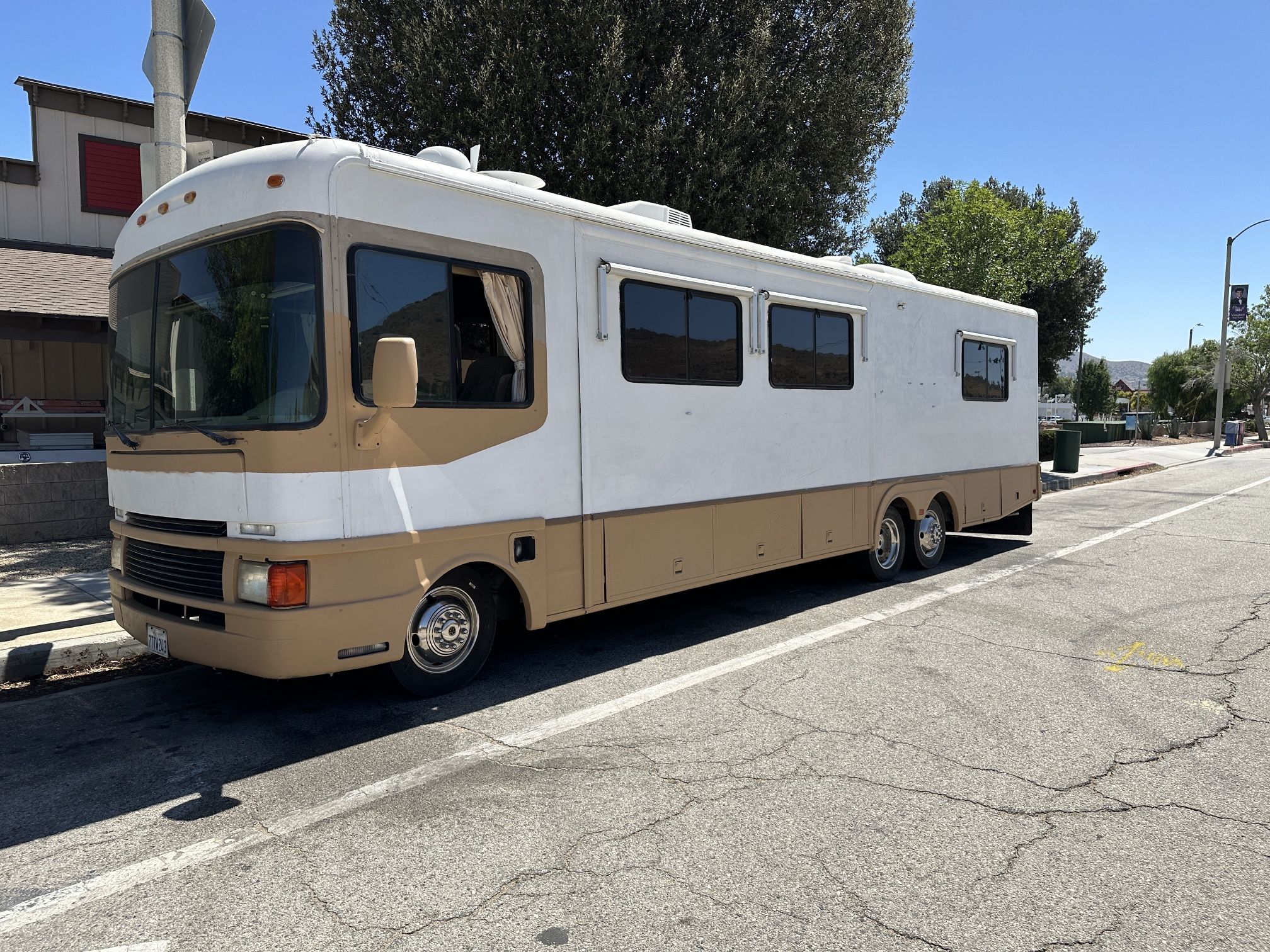1998 Fleetwood Bounder for Sale in Los Angeles, CA - OfferUp