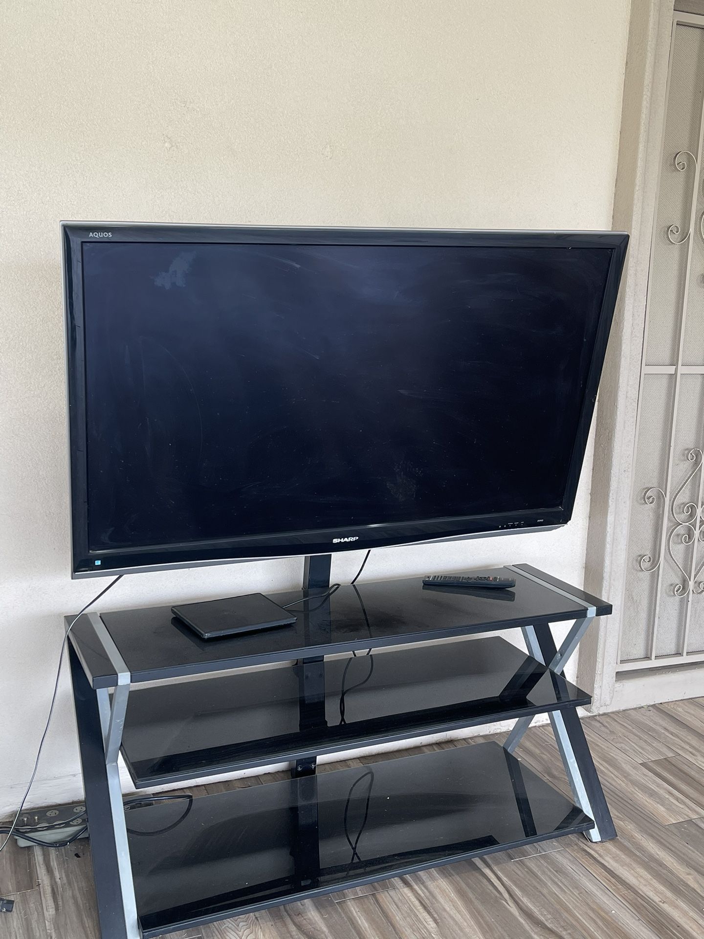 48 Inch Tv And Tv Stand for Sale in Phoenix, AZ - OfferUp