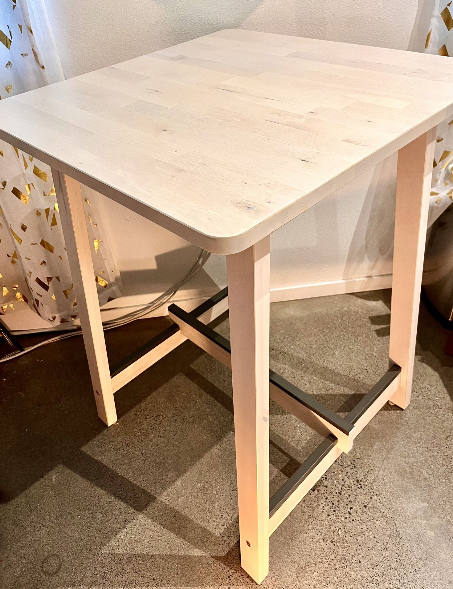 Norraker bar table store
