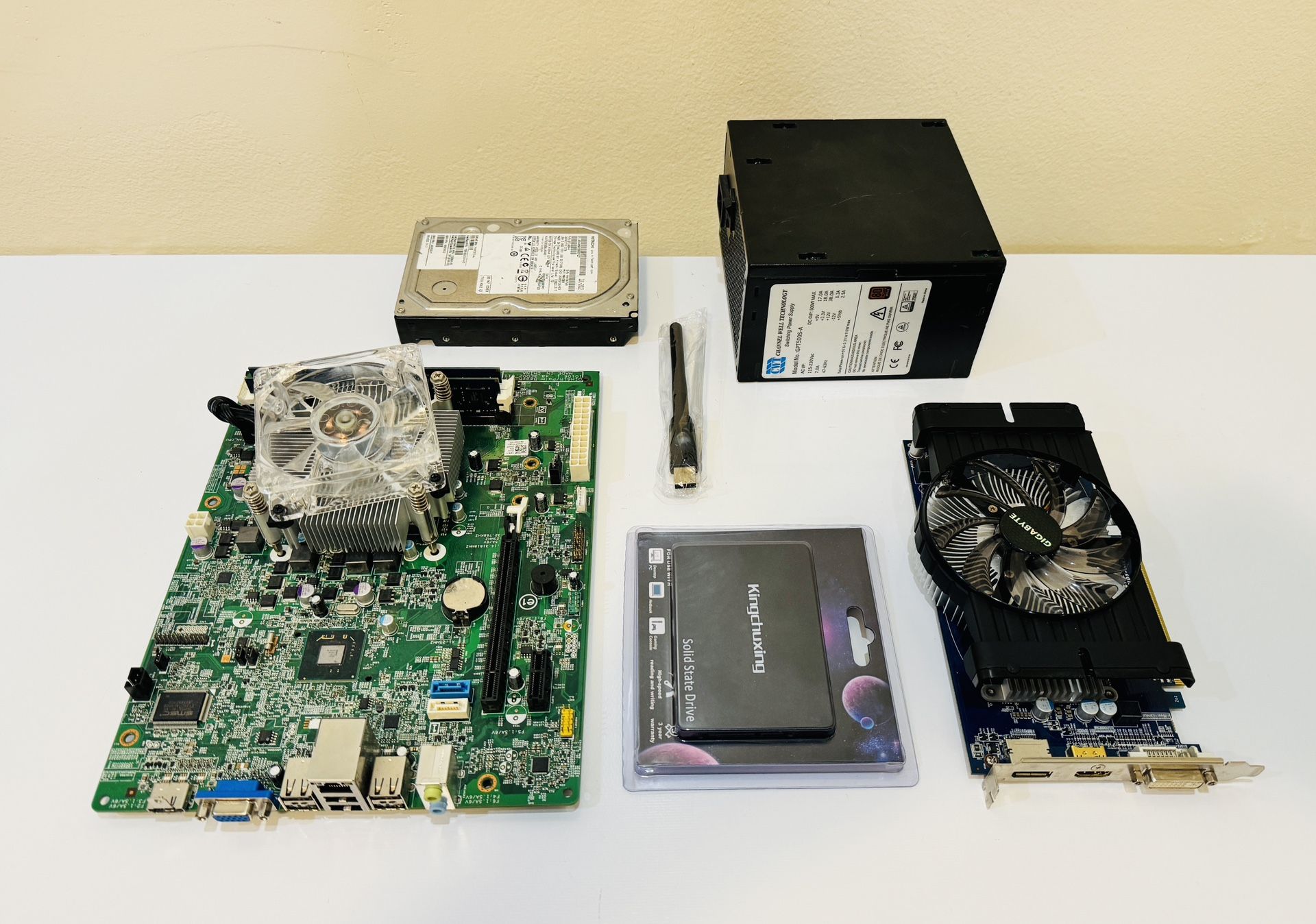 DELL Starter Gaming PC 4 Core I5 @3,1 GHz. GPU AMD HD6770. 128 GB SSD ...