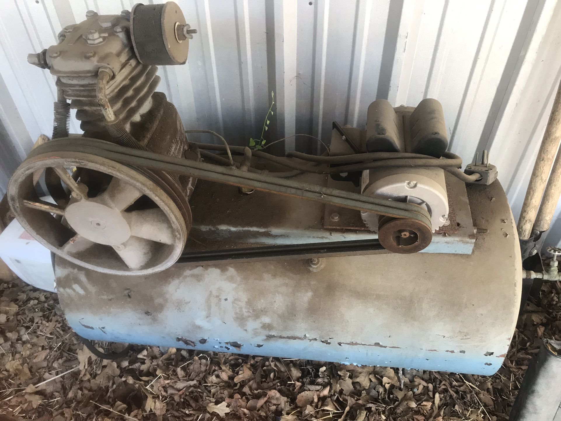 Old Air Compressor for Sale in Burleson, TX - OfferUp