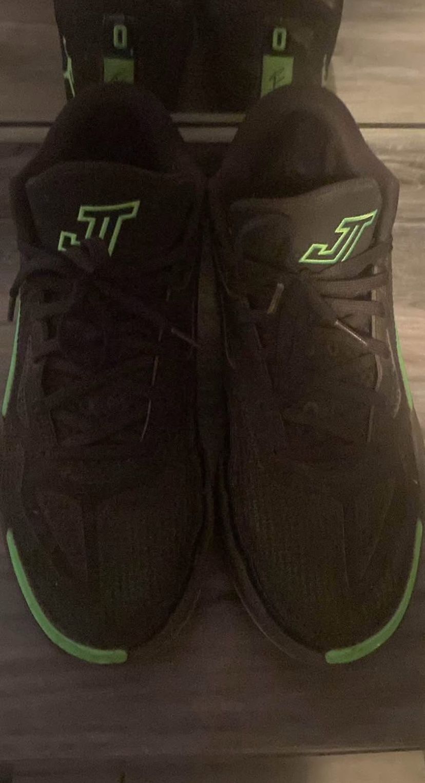 Mens Basketball Shoes Mens 12 for Sale in Fresno, CA - OfferUp