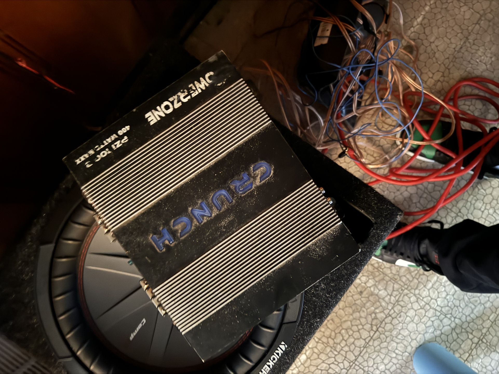 12 Inch Kicker And Amp 200 for Sale in Pawtucket, RI - OfferUp