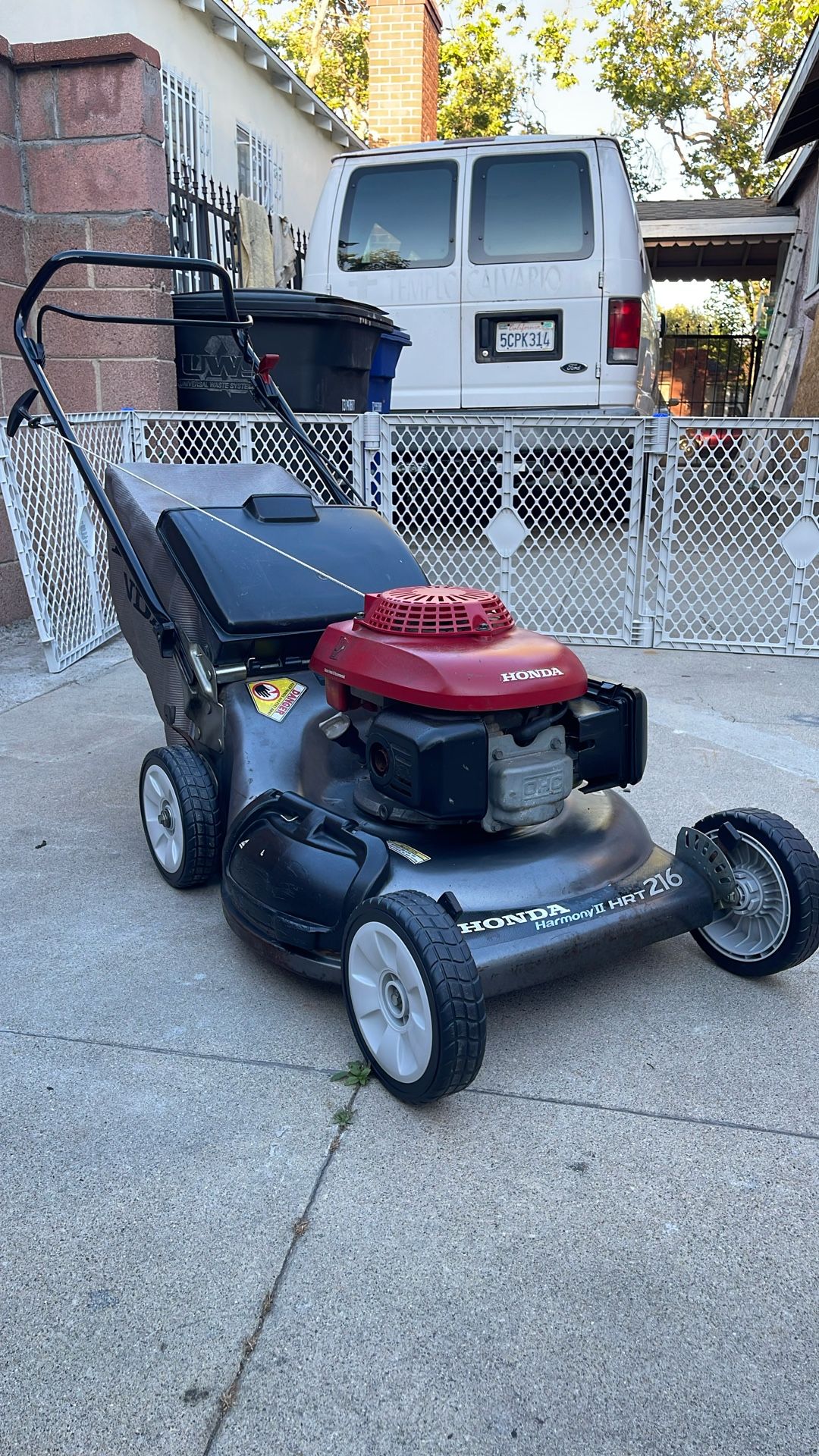 Honda HRT 216 Push Lawn Mower for Sale in South Gate, CA - OfferUp