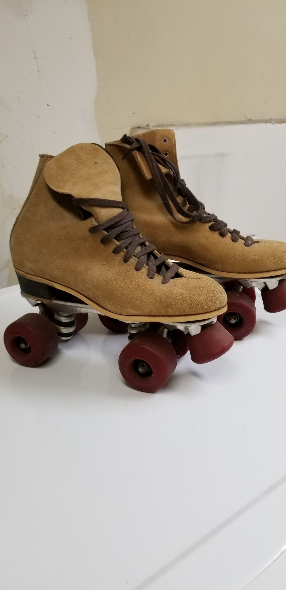 Brown suede roller skates for Sale in Fremont, CA - OfferUp