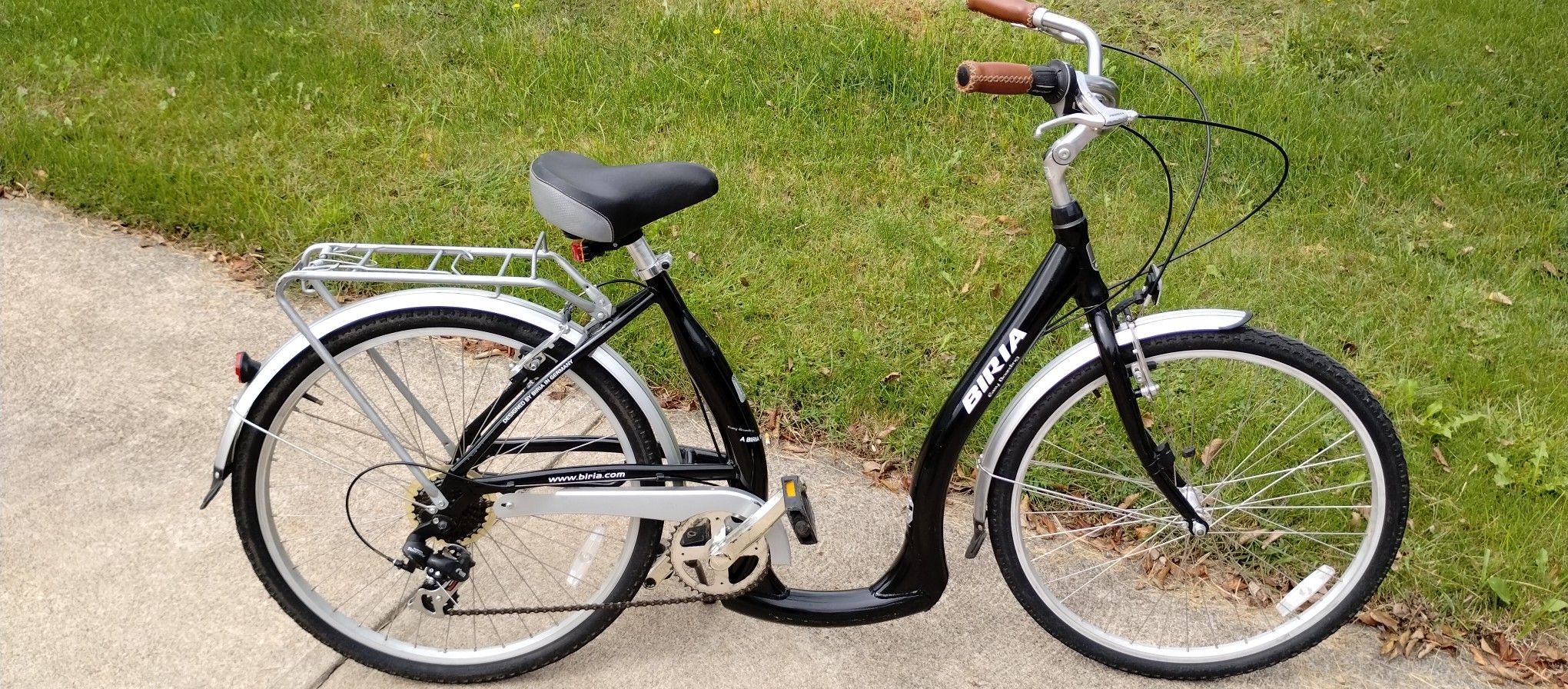 Super Nice 26" Biria Easy Boarding Hybrid Bike Ready To Ride 18" Frame ...
