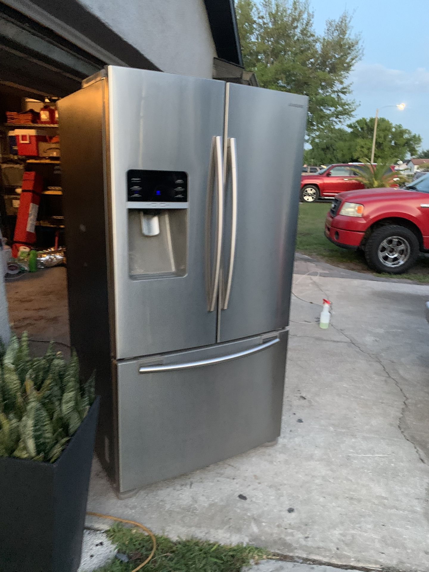 Beautiful Fridge No Issues $350 for Sale in Orlando, FL - OfferUp