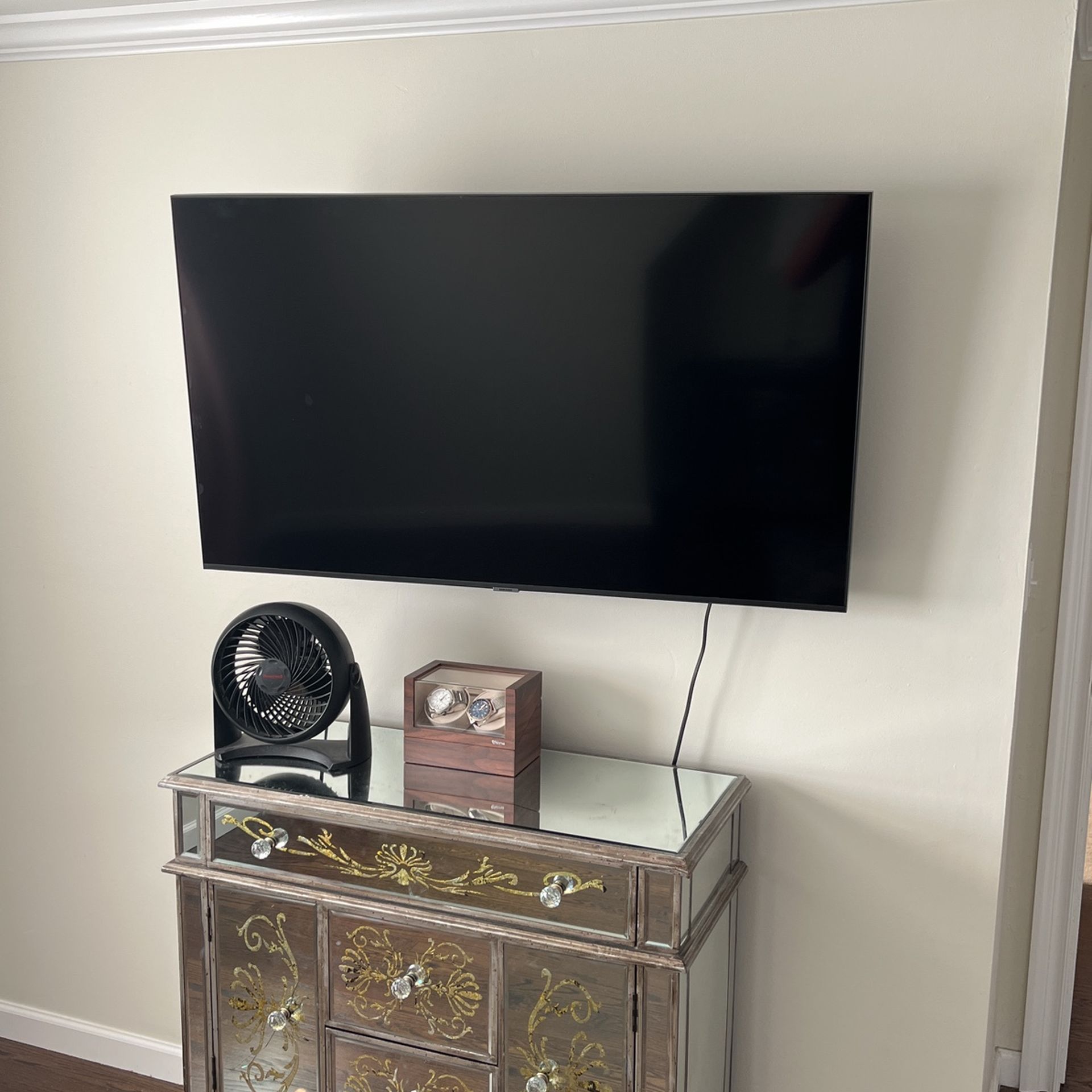 50” Samsung HD Smart TV w/ Wall Mount for Sale in Levittown, NY - OfferUp