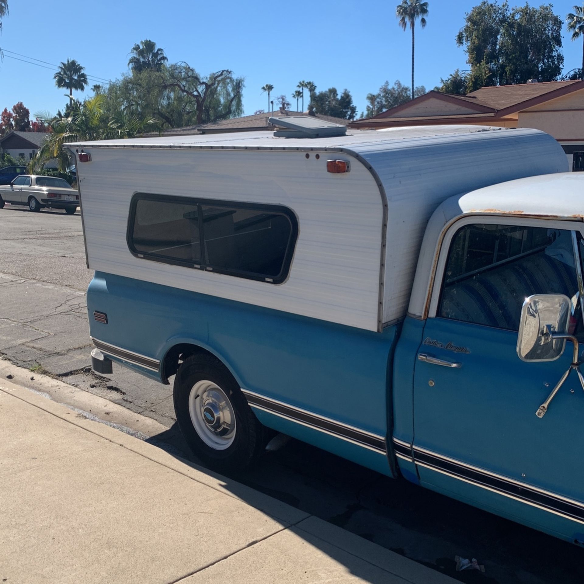 Callen Camper Shell 8’ Long Bed W/Windows for Sale in San Diego, CA ...