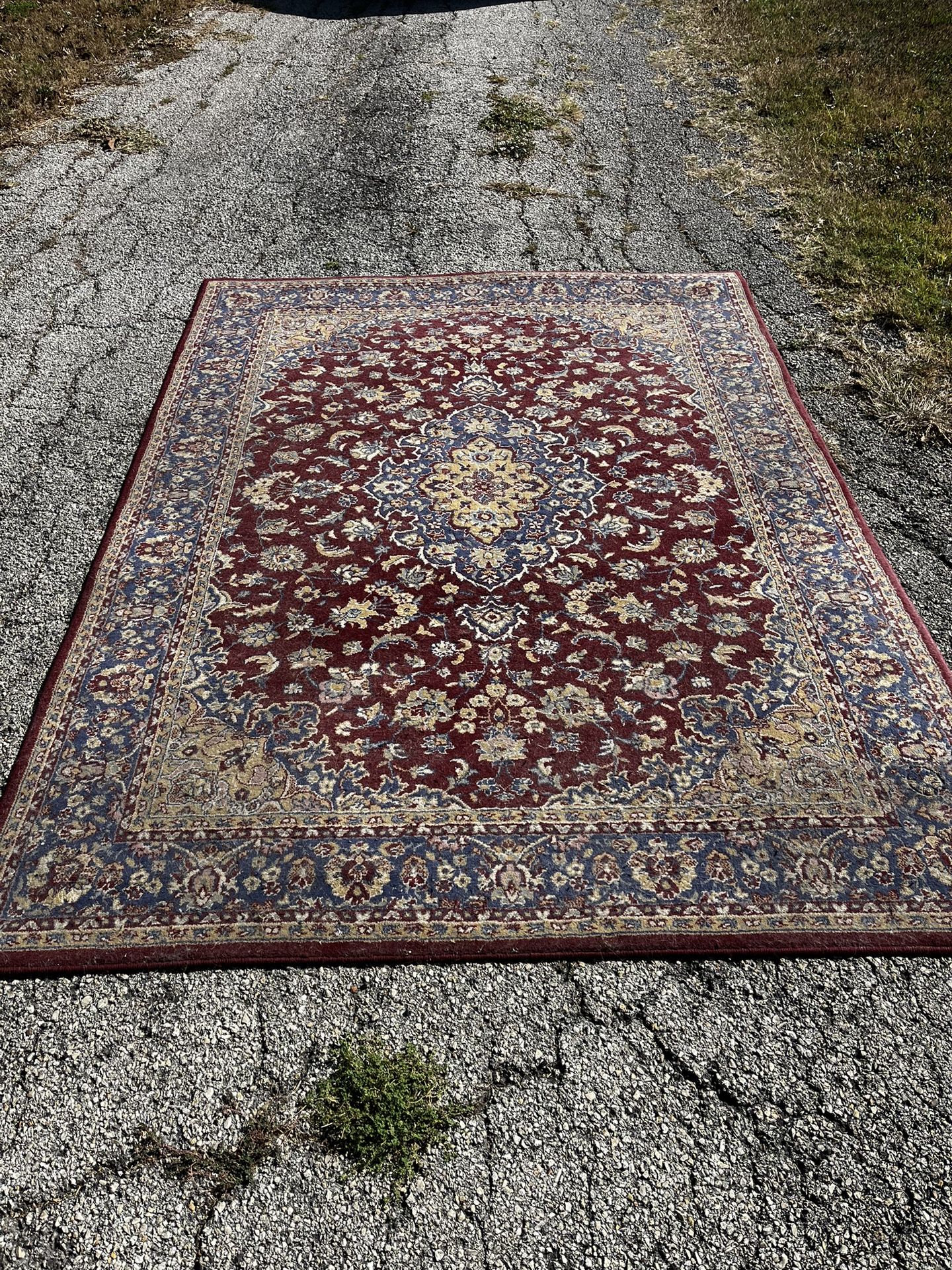 Free Persian Rug - Pick Up Only for Sale in Marion, TX - OfferUp
