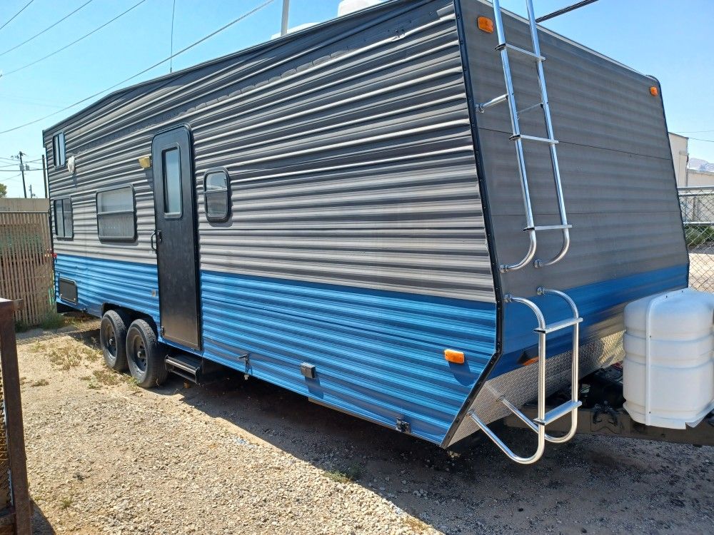 2001 Layton Skyline for Sale in Tucson, AZ - OfferUp