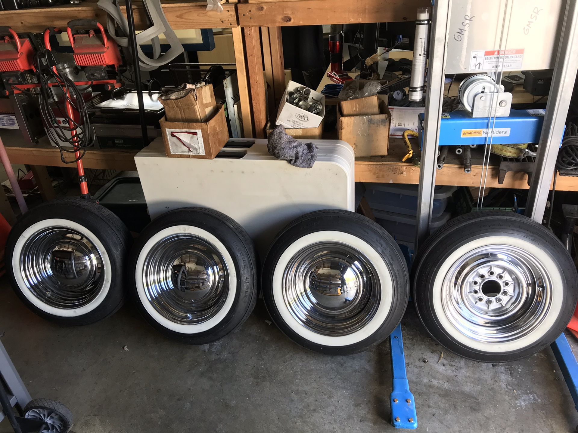 White walls 520’s tires with 14” moon cap smoothie rims for Sale in ...