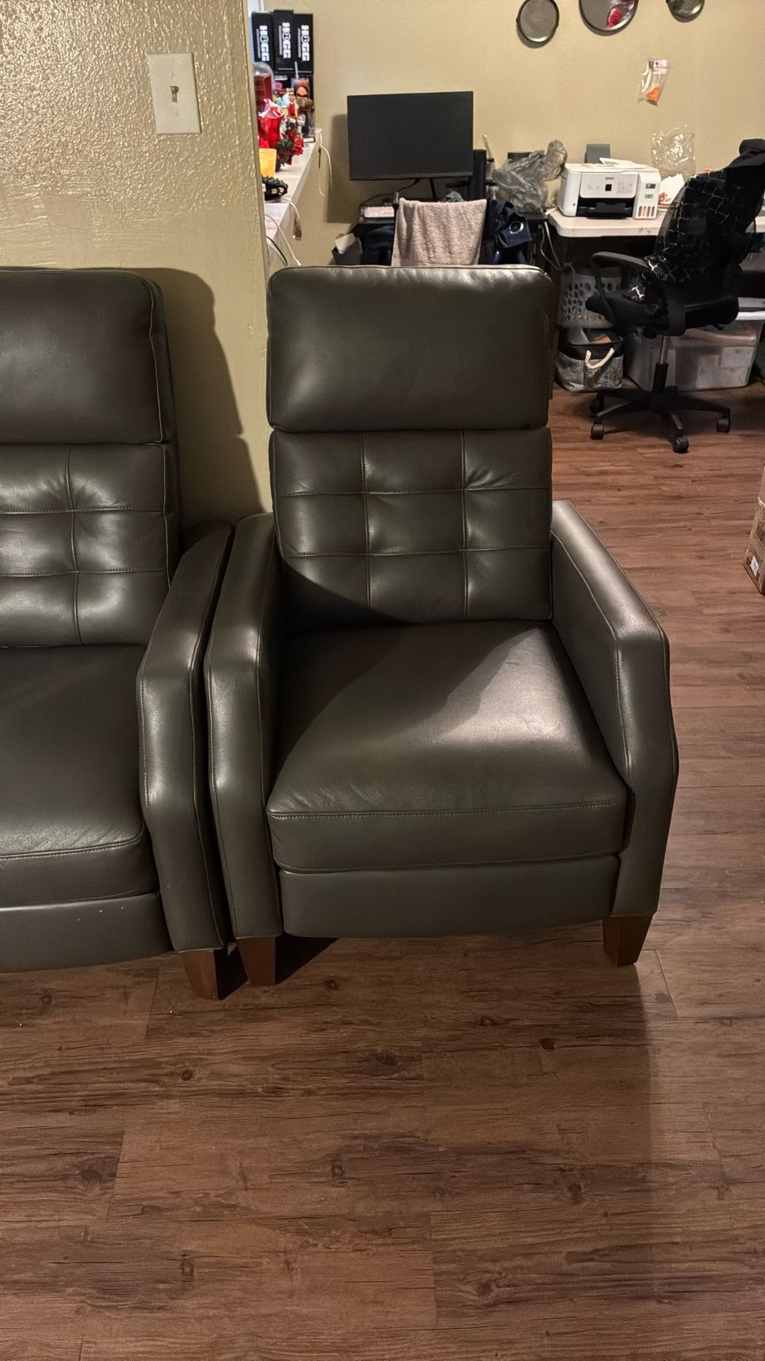 2 Leather recliner for Sale in Houston, TX - OfferUp