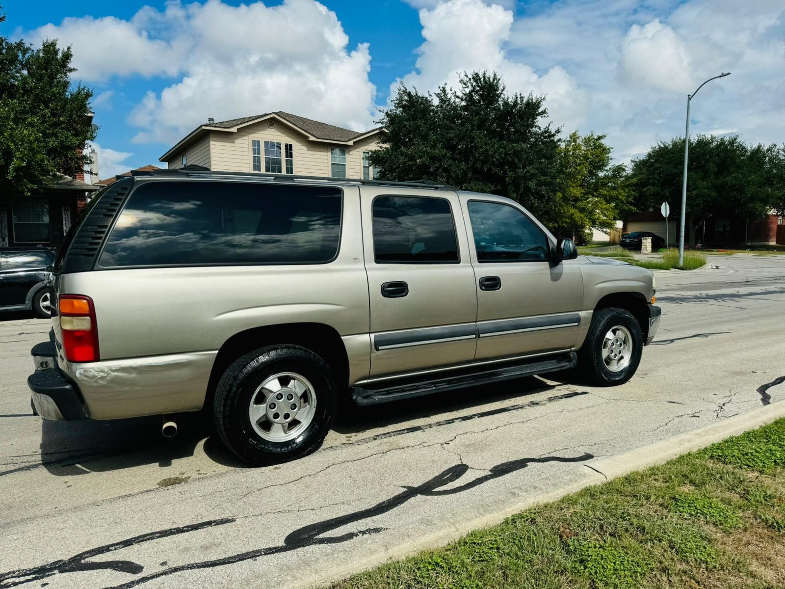 2002 Chevrolet Suburban for Sale in Converse, TX - OfferUp
