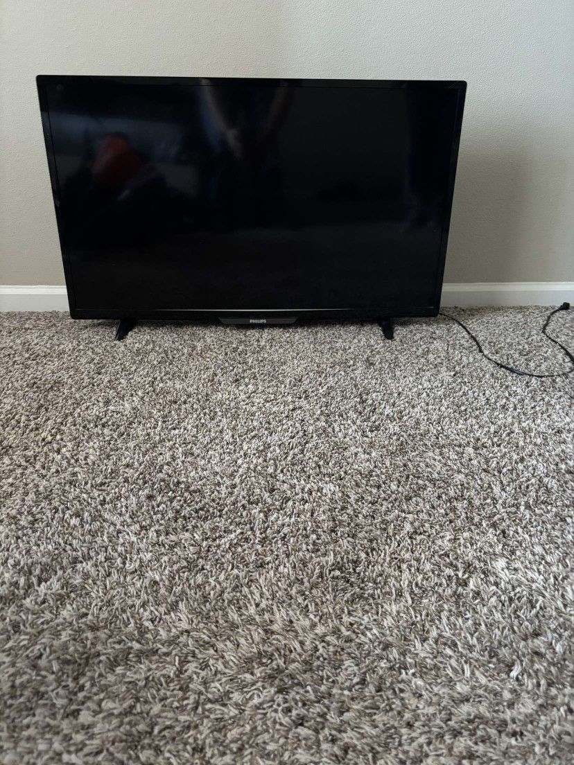 Selling Philips TV With Controler Need Gone Asap for Sale in Odessa, TX ...