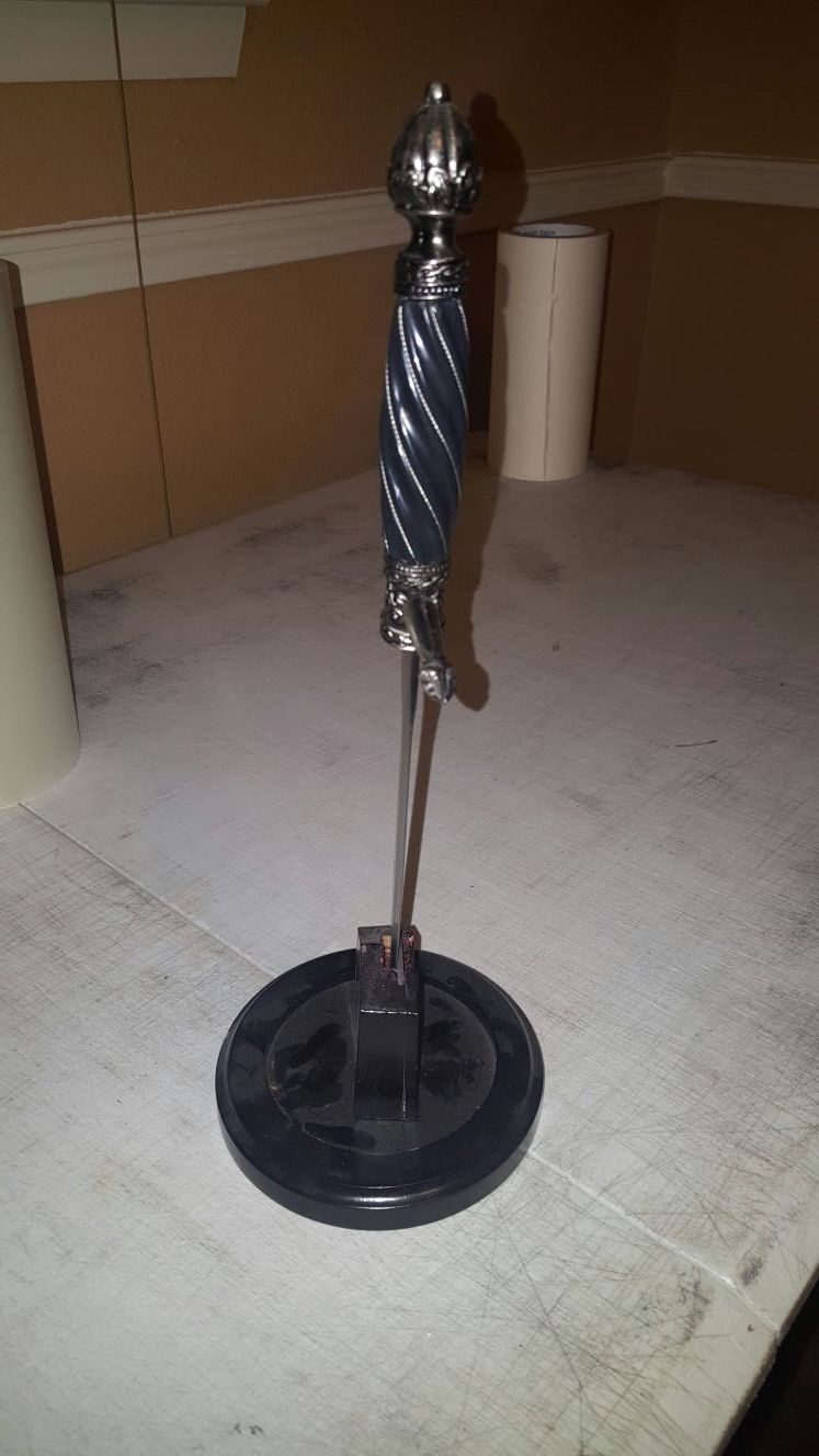 Deluxe Round Table dagger with stand for Sale in Sugar Land, TX - OfferUp