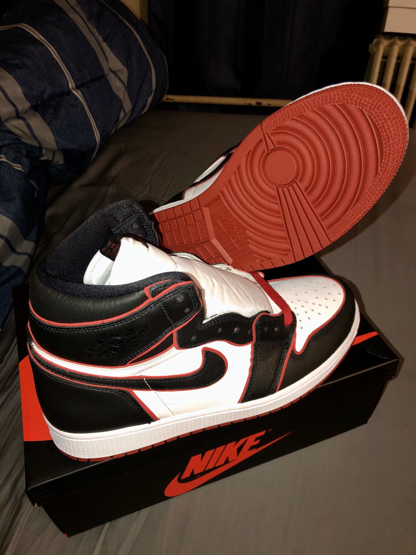 Air Jordan Retro 1s BloodLine 9.5 for Sale in The Bronx, NY - OfferUp