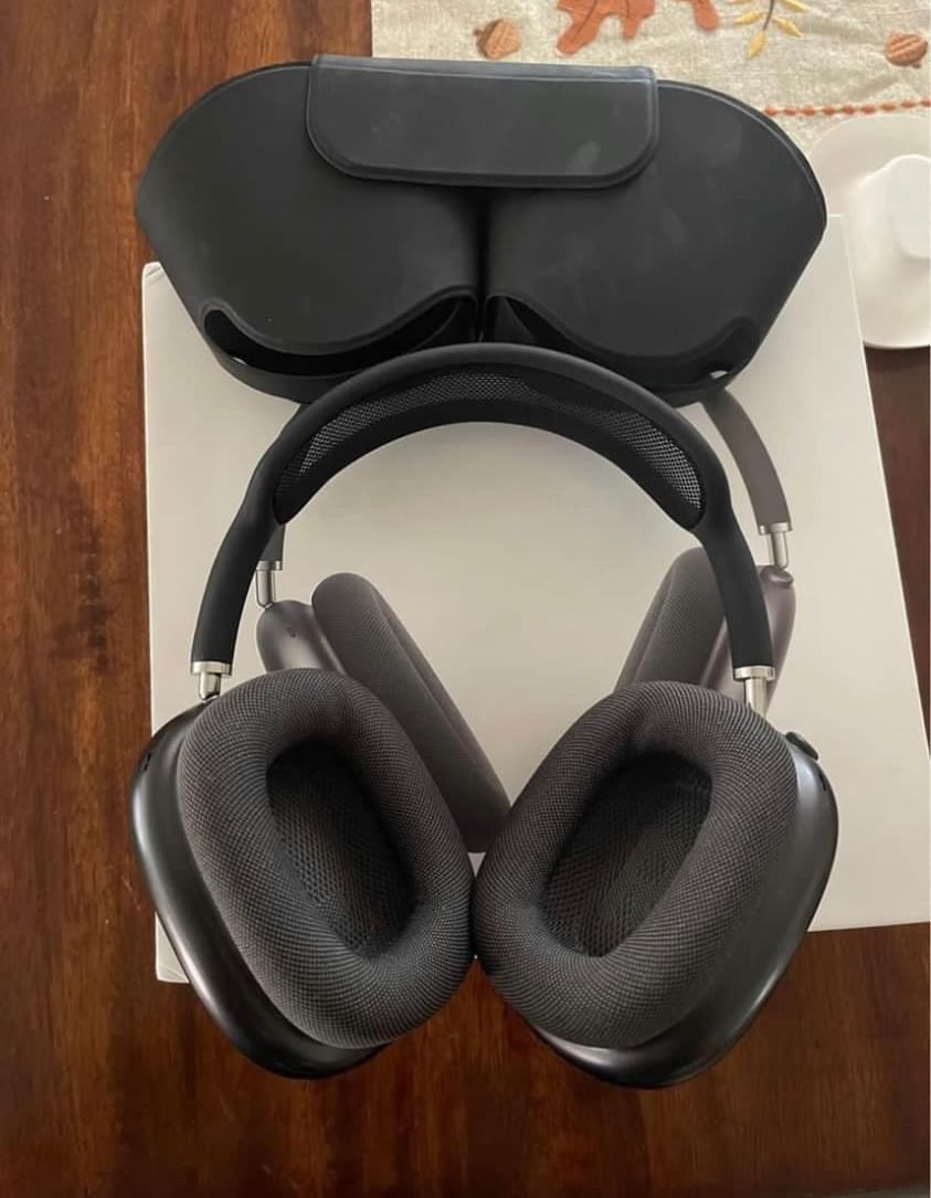 AirPod Pro Max for Sale in Fort Lauderdale, FL - OfferUp