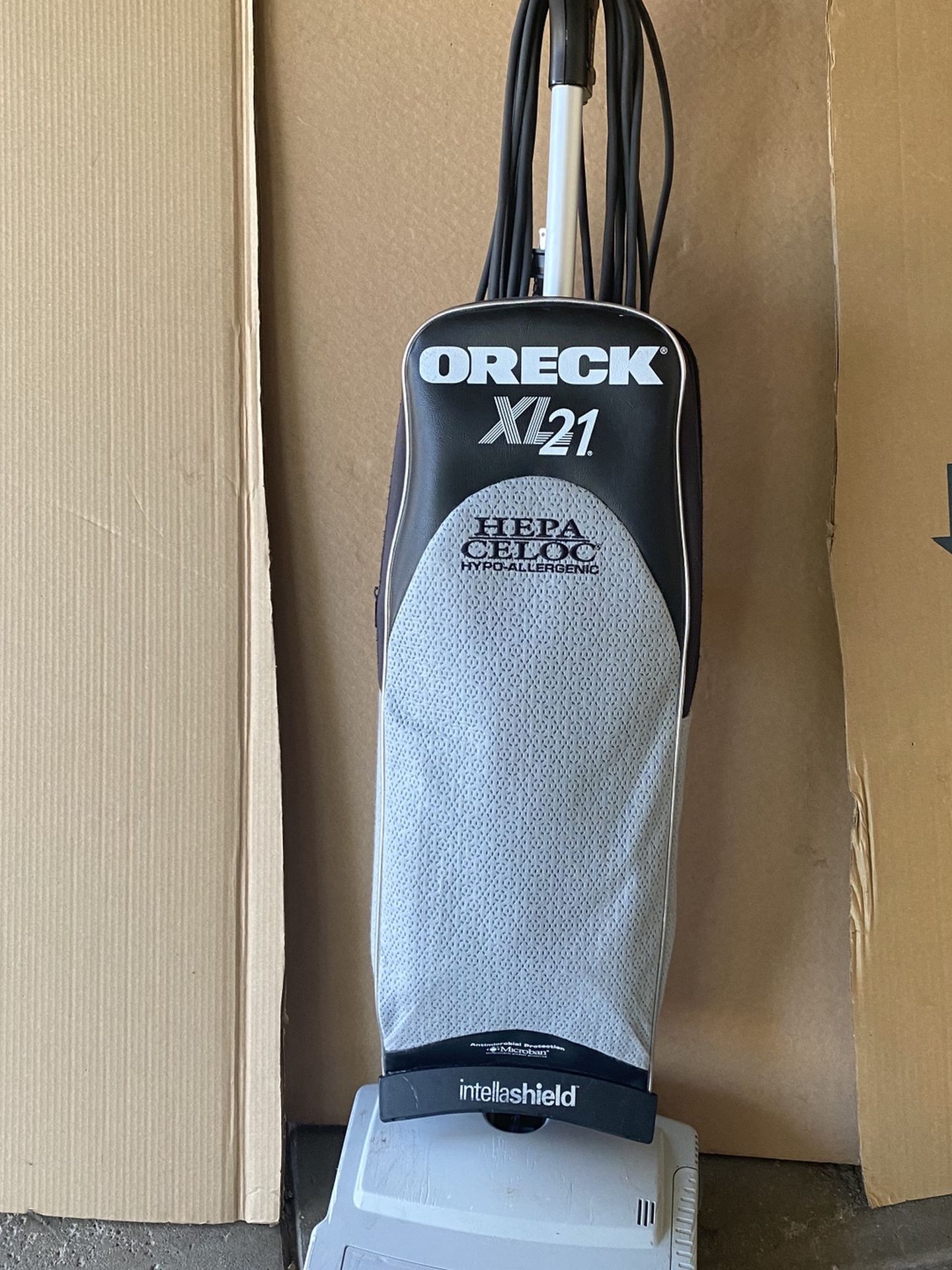Oreck XL 21 Upright Vacuum Cleaner Broken Belt for Sale in Lake Zurich, IL - OfferUp