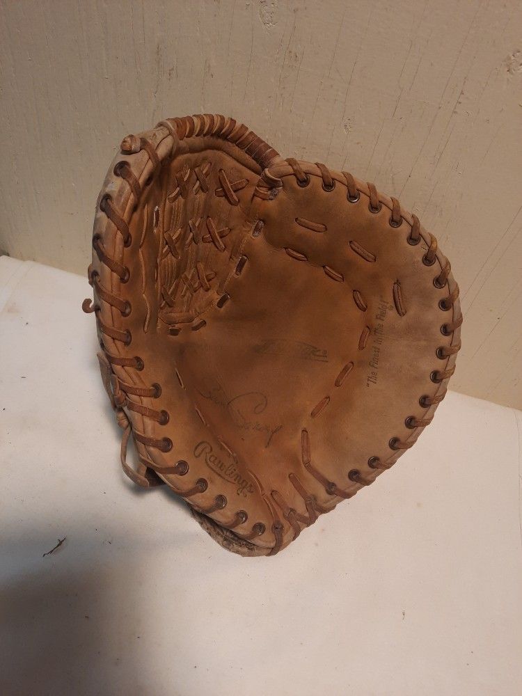 SOFTBALL/BASEBALL FIRSTBASE glove, 12" for Sale in Artesia, CA - OfferUp