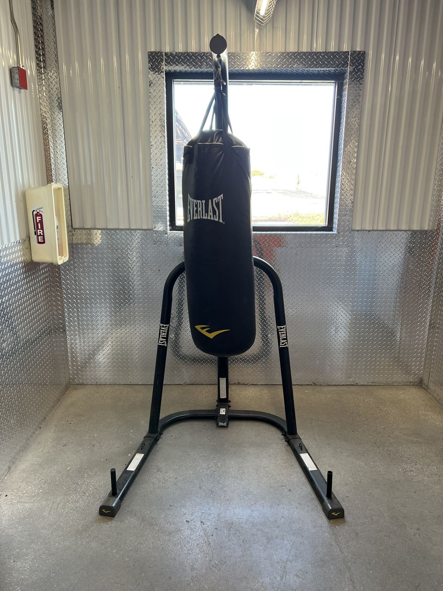 Everlast Boxing Stand