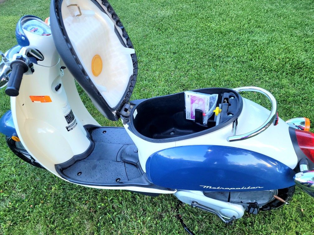 2004 Honda CHF50 Metropolitan 50cc Scooter for Sale in Garden Grove, CA ...