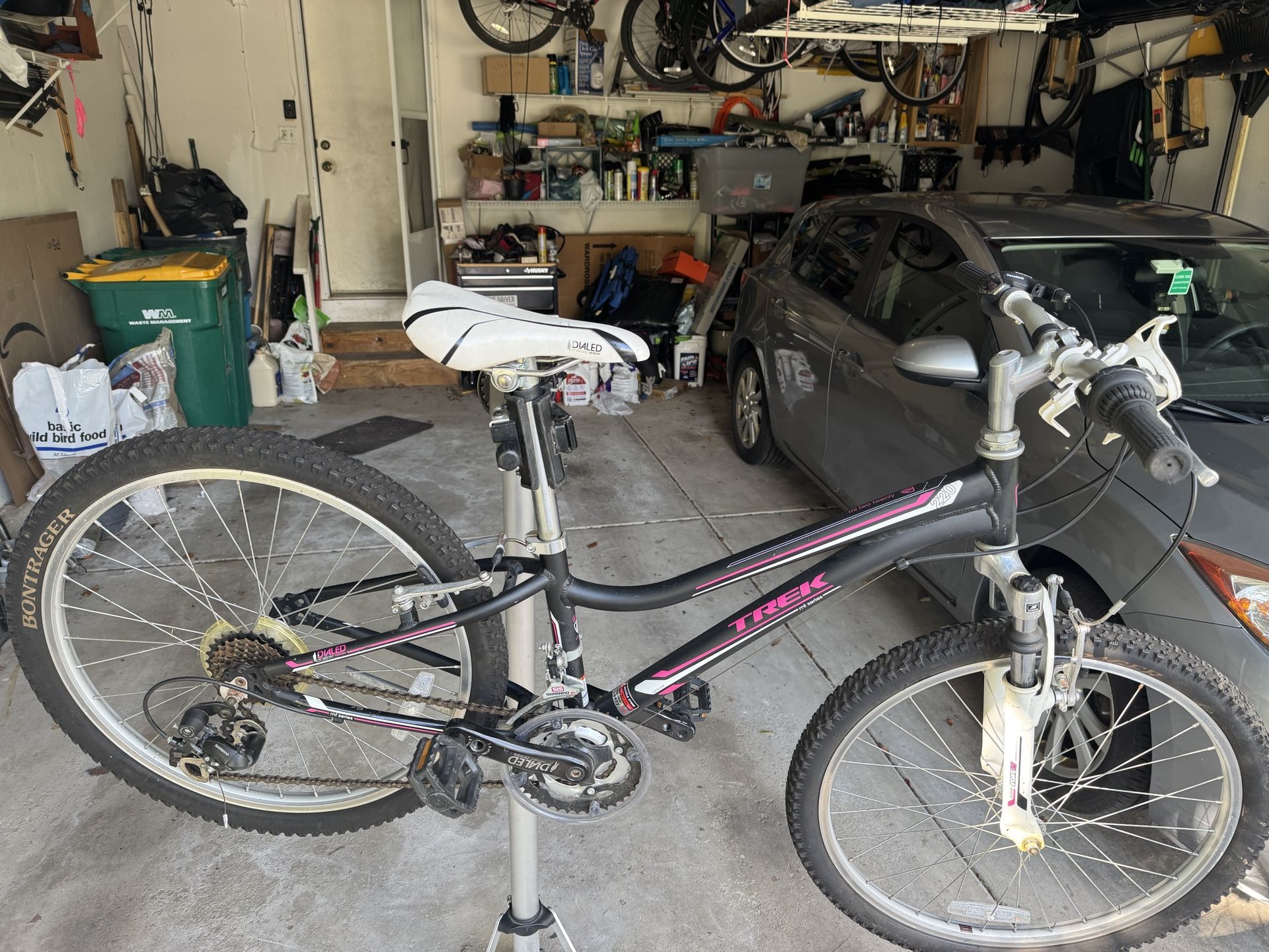 Girls Trek MT Series 21 Speed Bike for Sale in Plainfield, IL - OfferUp