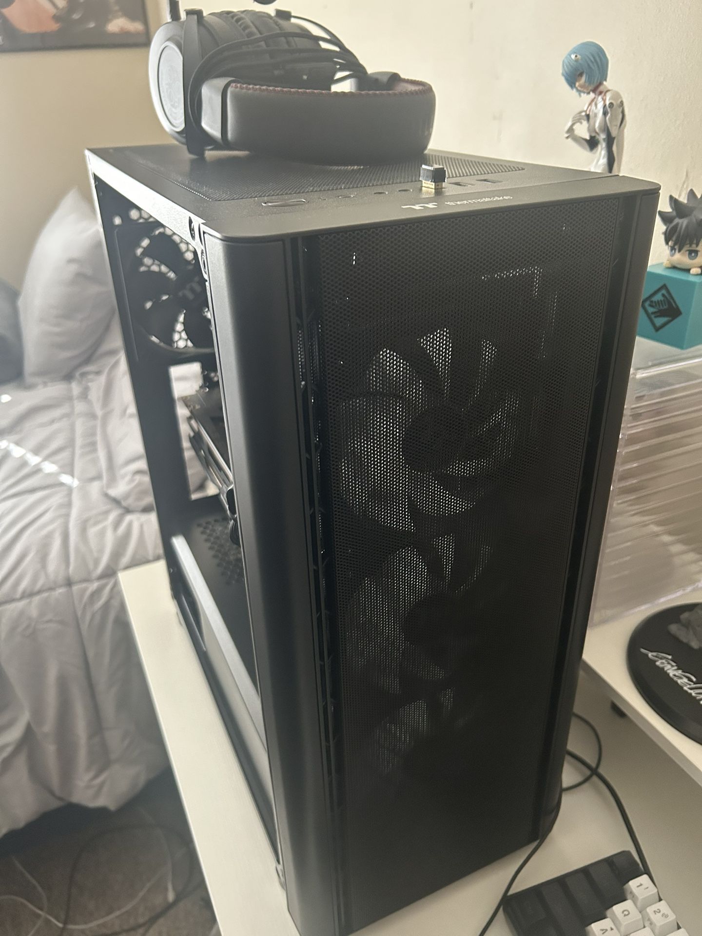 MID TIER GAMING PC with Accessories for Sale in Denton, TX - OfferUp