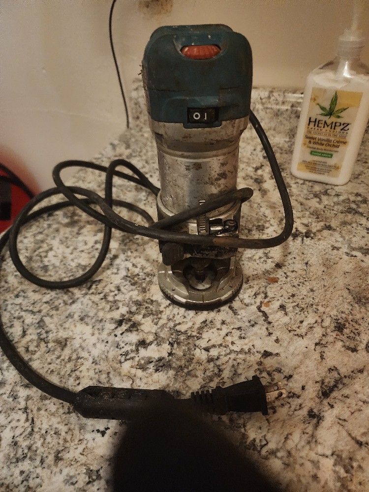 Makita 1 1/4 Horsepower Router Power tools