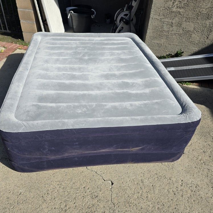 Air Mattress for Sale in Phillips Ranch, CA - OfferUp