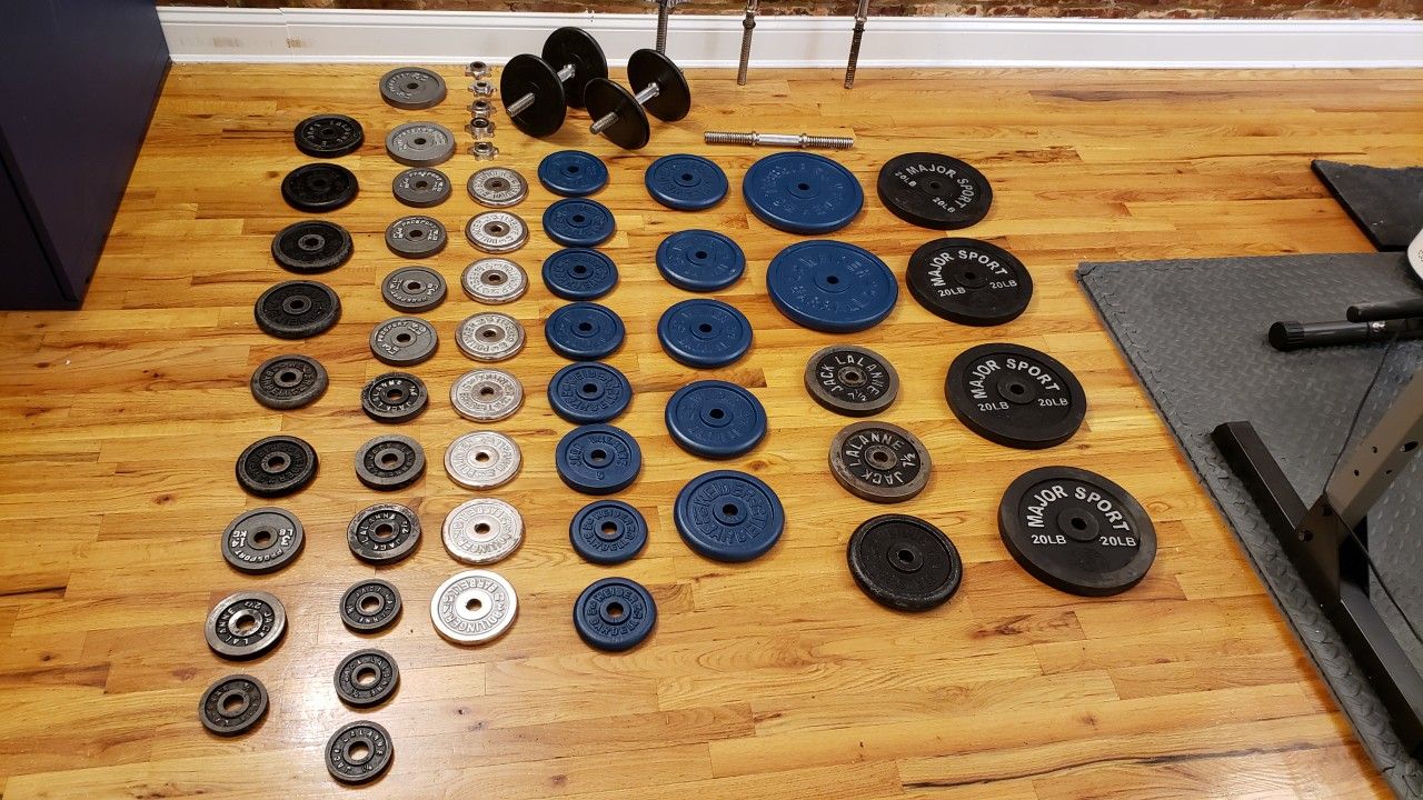400 lb Weight Set with Barbells and Dumbbells for Sale in Brooklyn, NY ...