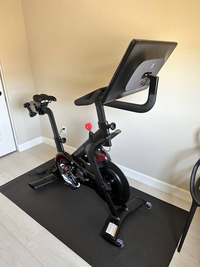 Peloton Bike Plus + Swivel Screen + Delivery + 12 Month Warranty + 1000 ...