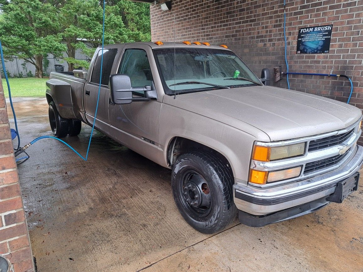 2000 Chevrolet 3500 for Sale in Macclesfield, NC - OfferUp