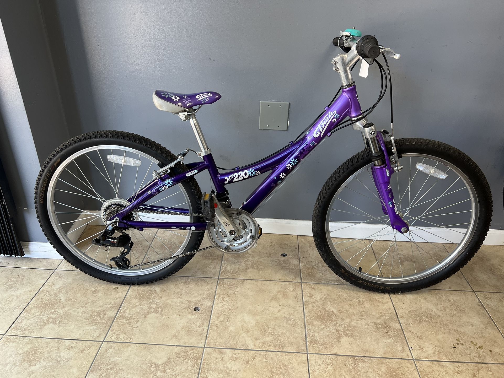 Trek MT220 youth Bike Mountain Bike 24” Wheels for Sale in Chicago, IL ...