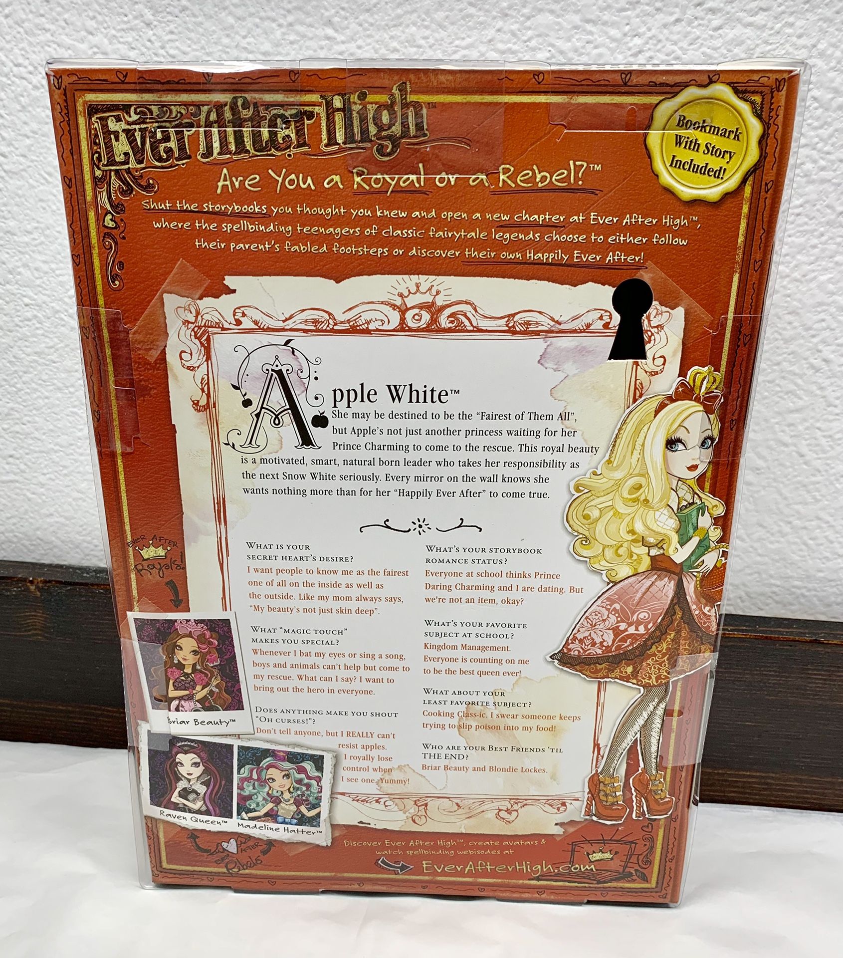 Ever After High Dolls Apple White Box