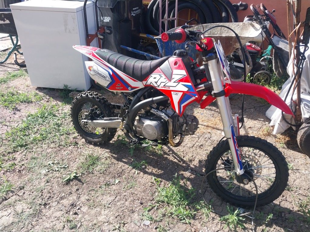 Apollo 125cc Dirt Bike Automatic Like New for Sale in Sacramento, CA ...