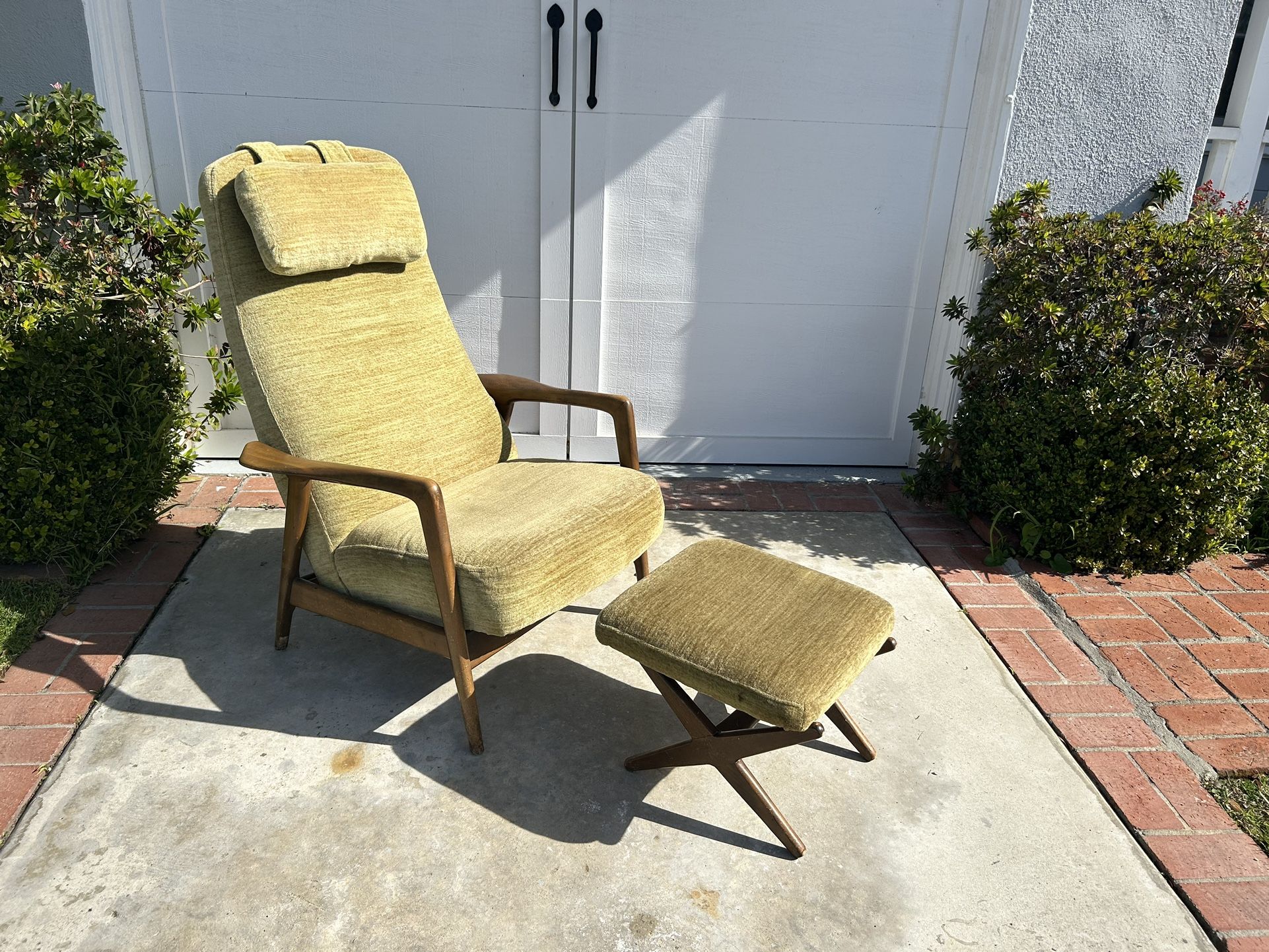 Authentic Vintage MCM Dux Brand Rocker W/ Footrest for Sale in Torrance ...