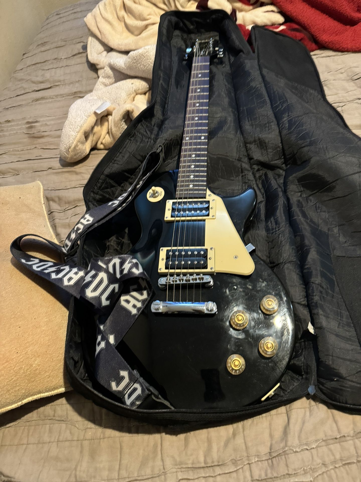 Epiphone Les Paul Guitar for Sale in Norwalk, CA - OfferUp