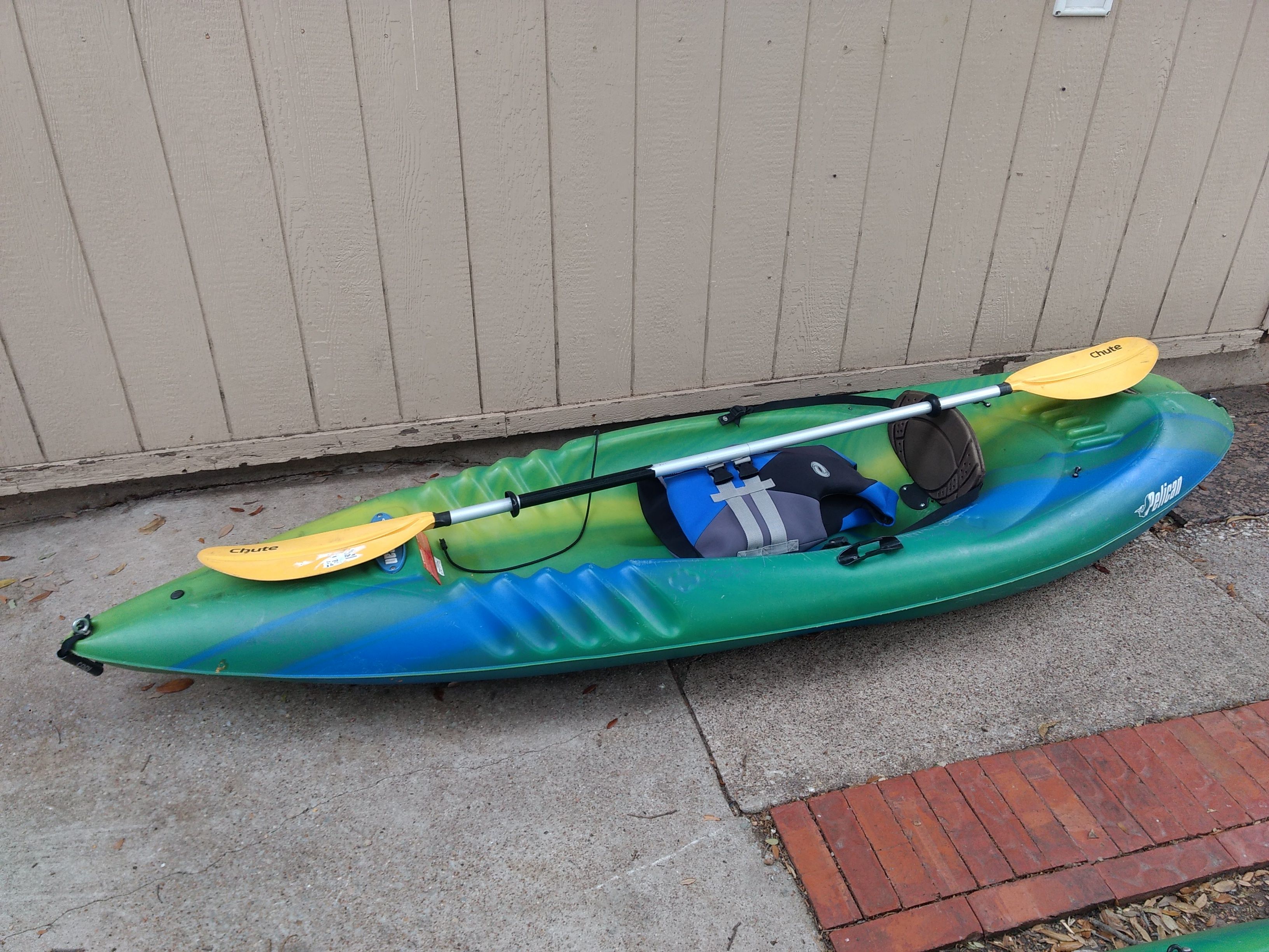 Pelican Viper Sit On Top Kayak w/ paddle (10 FT Long) for Sale in ...