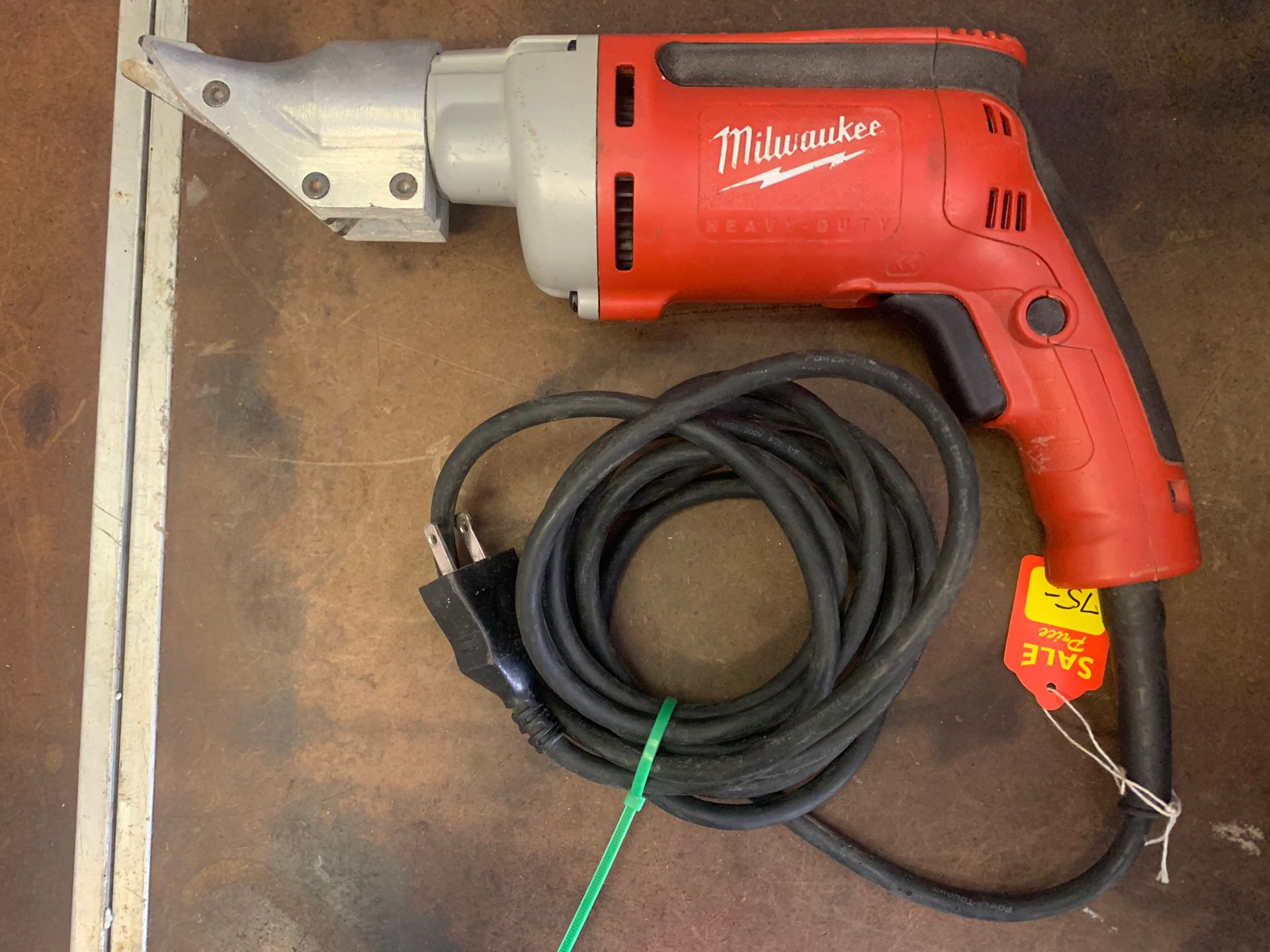 Milwaukee Heavy Duty 18 gauge Shear Gun 6852-20 for Sale in Watertown ...