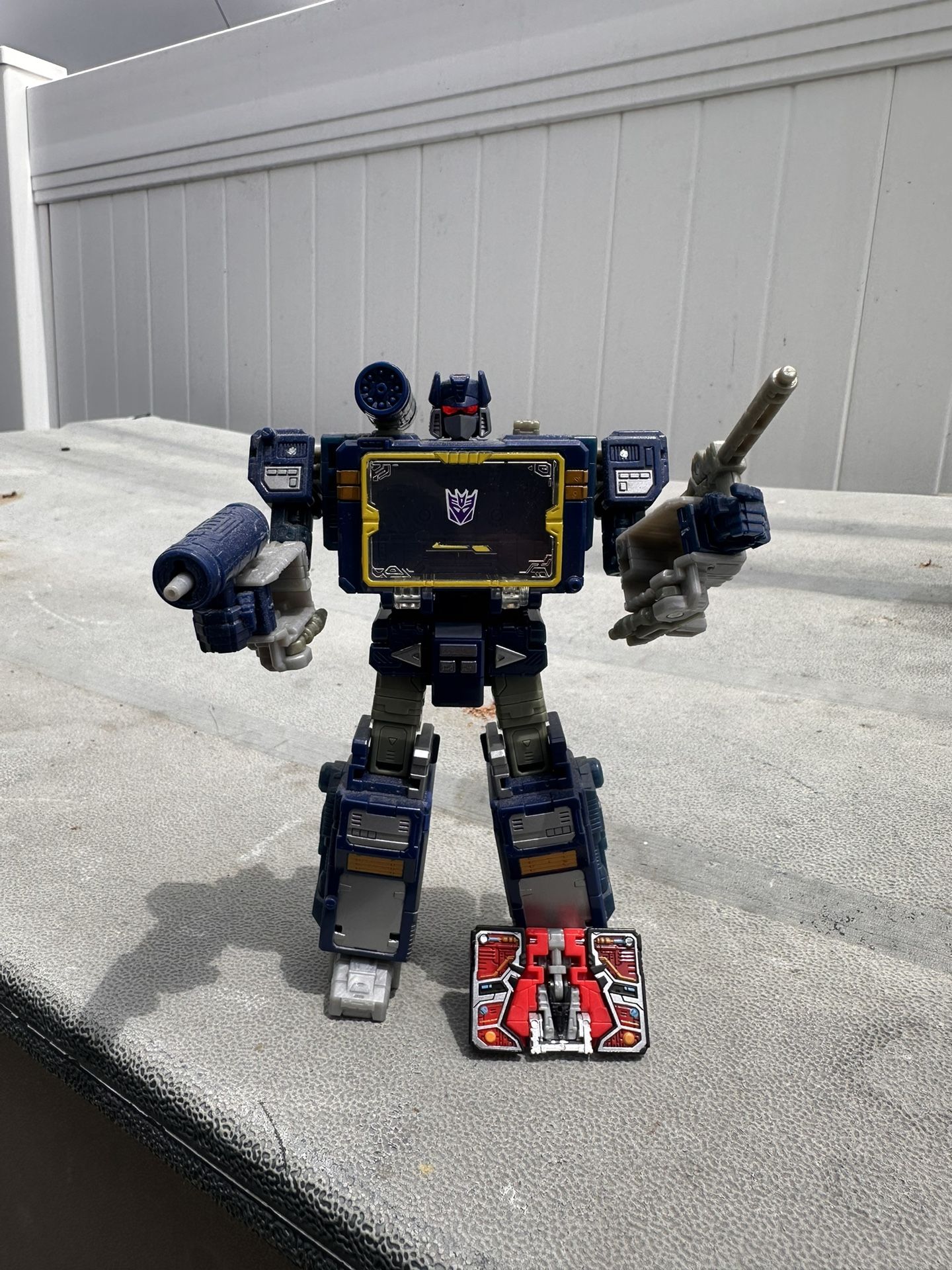Transformers Netflix Soundwave War For Cybertron for Sale in Los ...