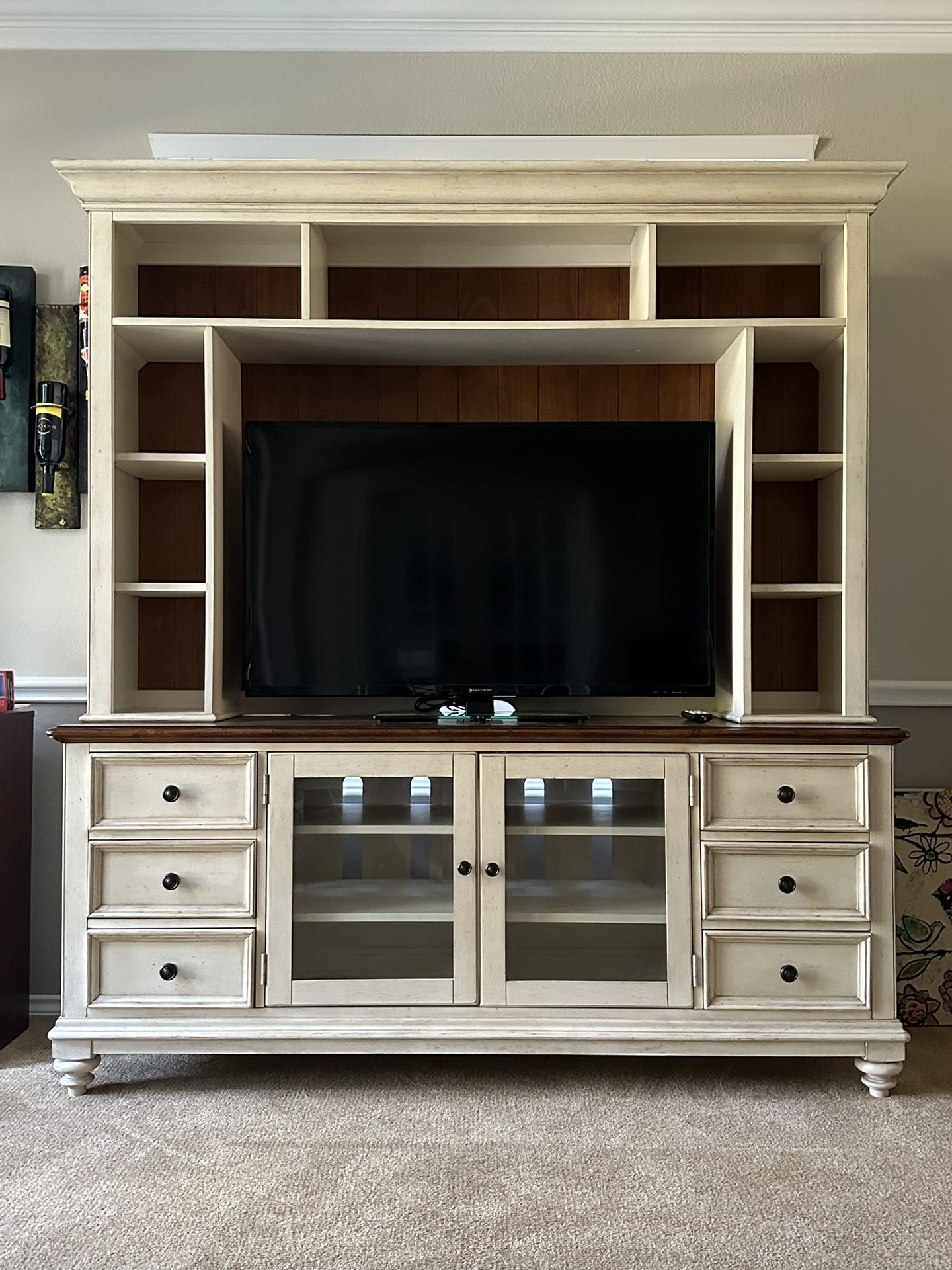 Haverty's Newport Entertainment Center for Sale in Austin, TX - OfferUp