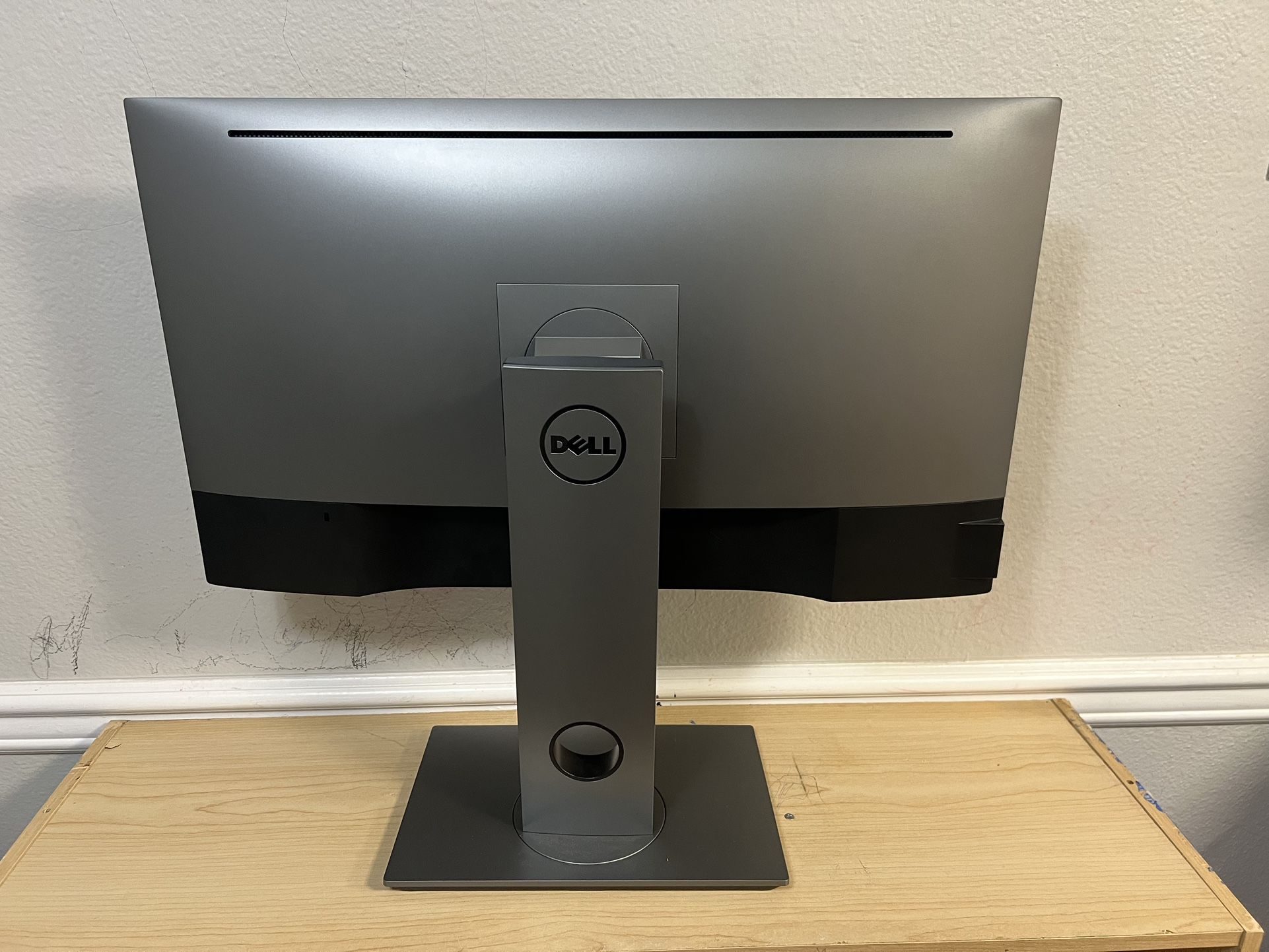 Dell U2717D IPS 27" QHD Wide 1440p Monitor for Sale in Bellevue, WA ...